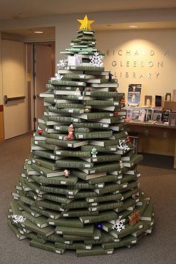 A Book Lover's Christmas Tree - The Decorologist