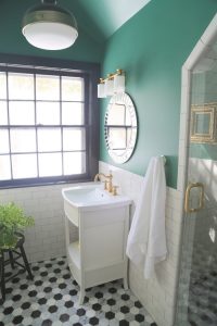 7 Ways to Make Your Tiny Bathroom FABULOUS