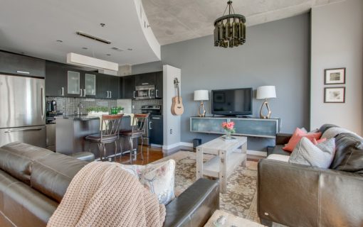 When You Should Consider Occupied Home Staging - The Decorologist